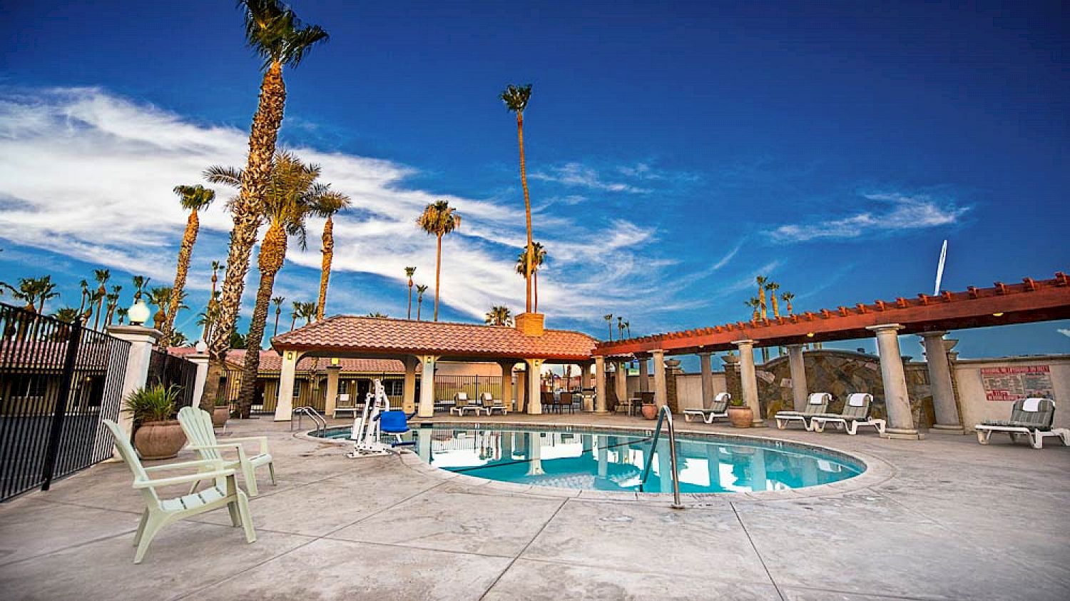 Econo Lodge Blythe™ Amenities & Services